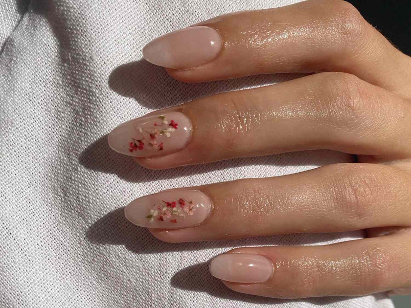 Dainty Nails: The Art of Subtle Elegance